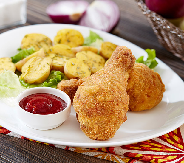 Piernas De Pollo Apanadas Con Papas Salteadas Aliméntate De Lo Bueno